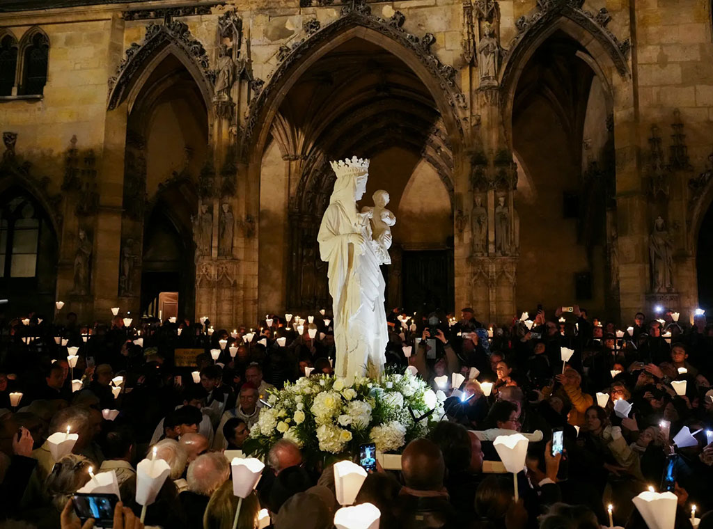 Djevica Marija se vratila u Notre Dame! | Katolički tjednik